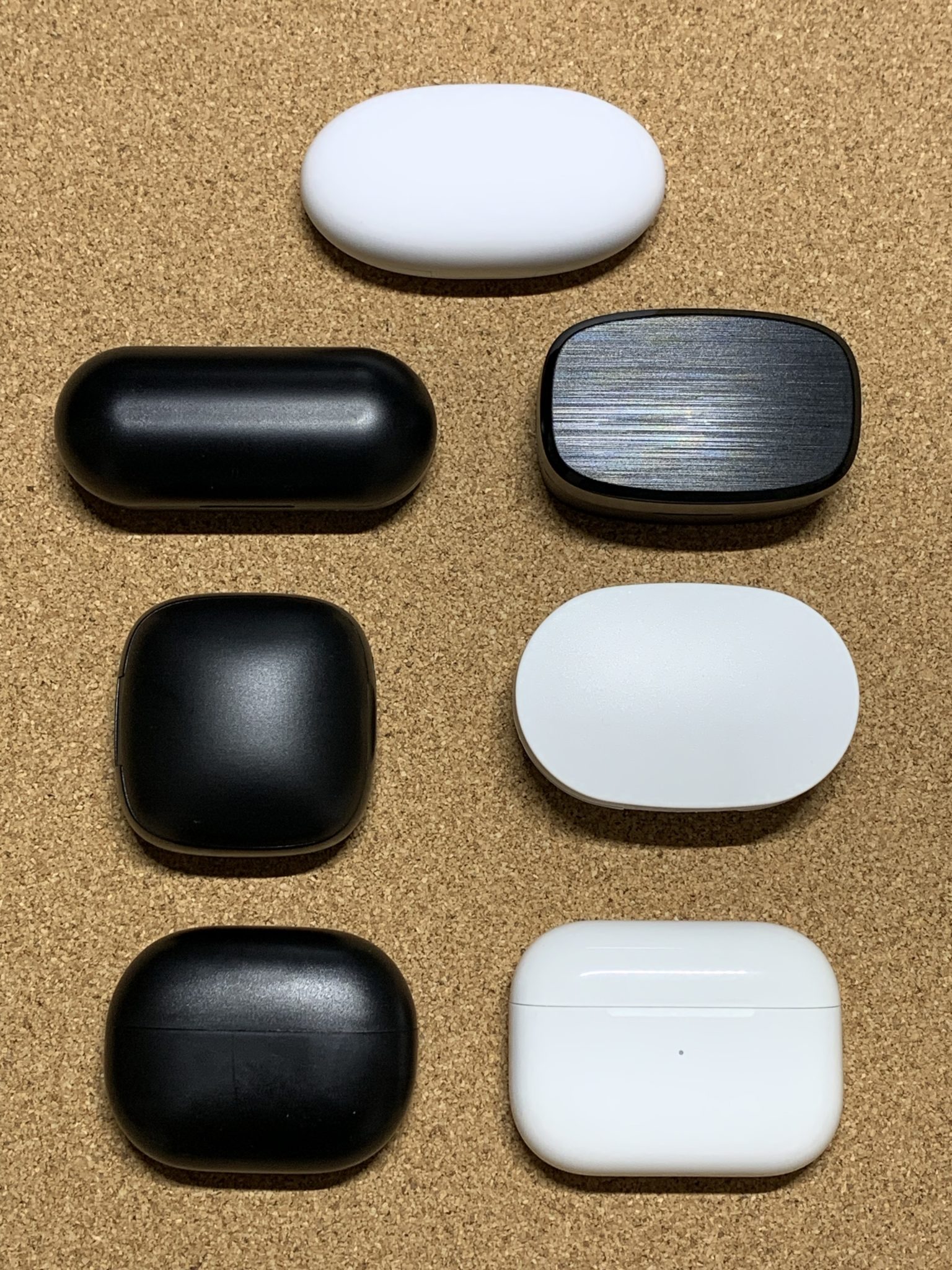 ダイソー 完全ワイヤレスイヤホン TWS002 レビュー！ 1000円で買えるワイヤレスイヤホンの2023年新製品。ケースのつくりが手になじんでとても良い！ | モノデジ.info