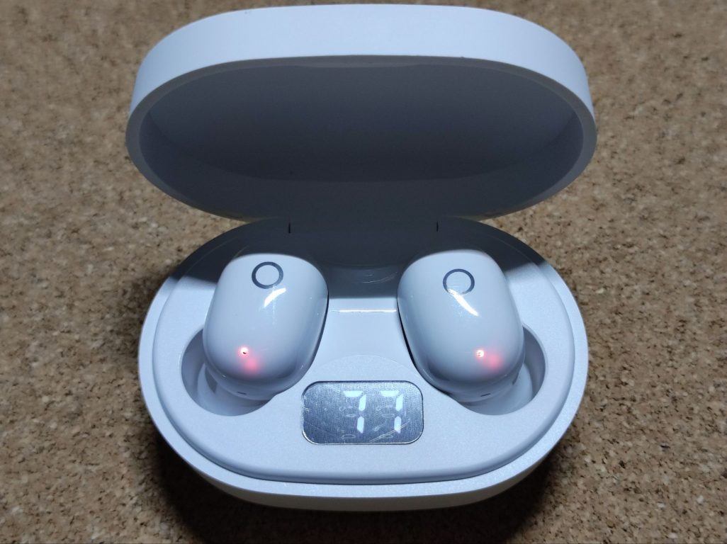 THREEPPY（スリーピー） 2024年新作イヤホン「TWSイヤホン デジタルタイプ」1500円をレビュー。同価格の「ミニワイヤレスイヤホン」とどっちがいい？ | モノデジ.info